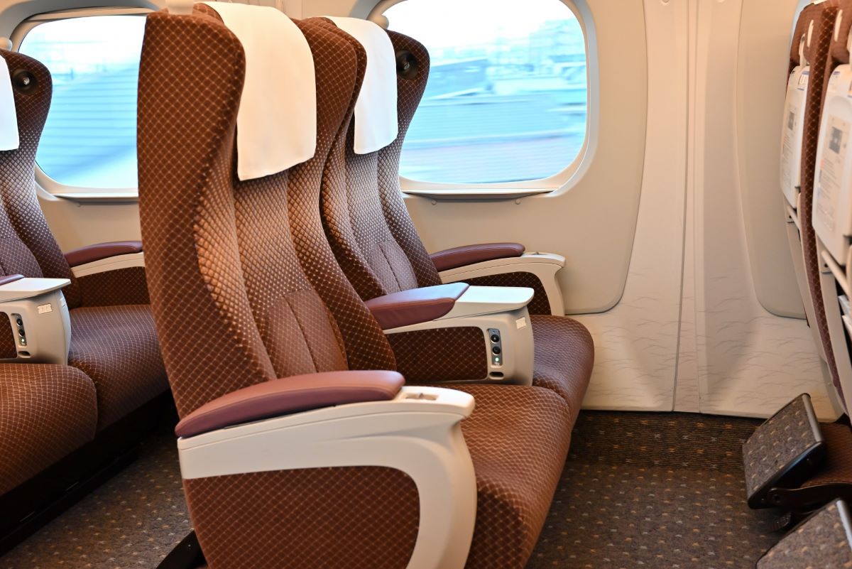 Tokaido Shinkansen: Japan's Bullet Trains Connecting Tokyo And Osaka