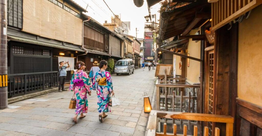 Night Walk In Gion: Kyoto's Geisha District